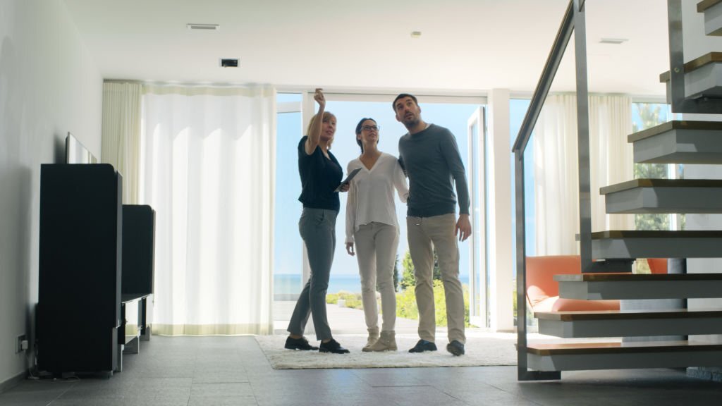 Difference Between Property Management & Real Estate Agents